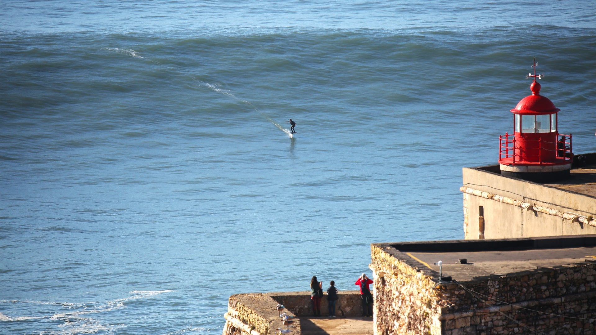 Fliteboarding The Biggest Waves In The World At Nazaré – Fliteboard ...